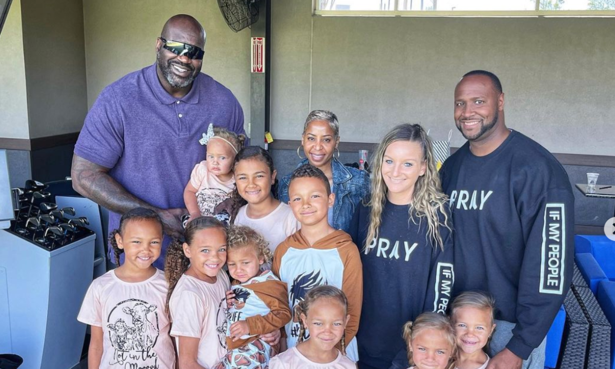 Shaq surprises family of 11 with two new cars but his generosity doesn ...