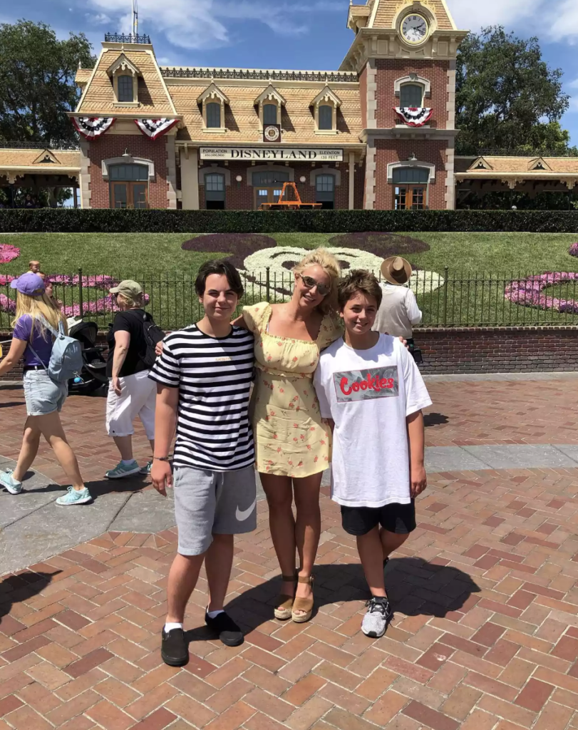 Britney Spears Reunites With Son Jayden, 19, for an Emotional Christmas ...