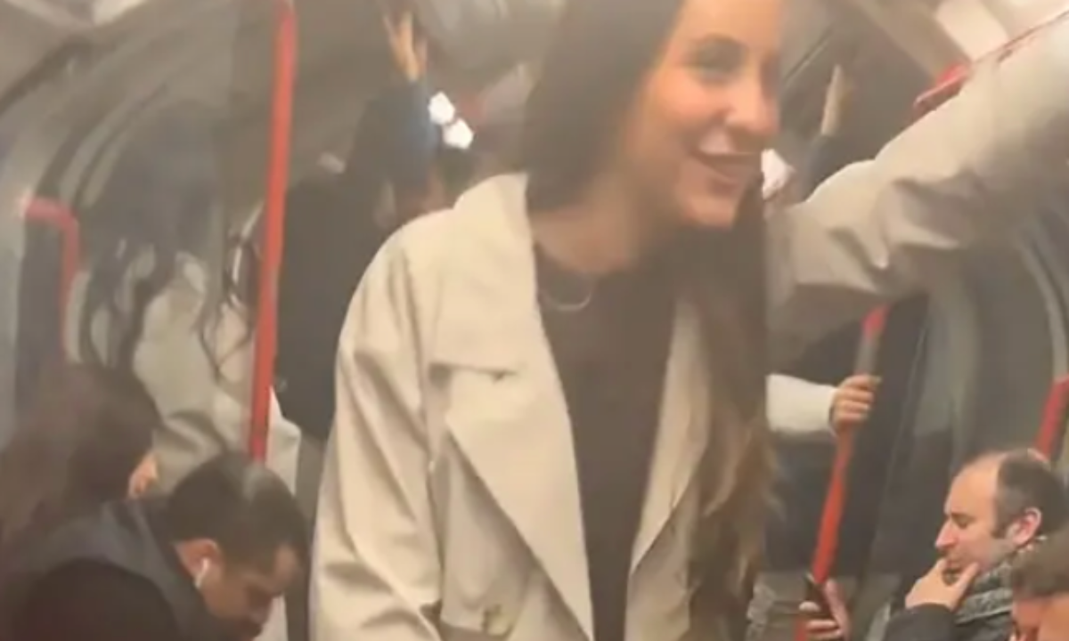 “Chivalry Is Dead”: Woman Goes to Hilarious Extremes to Try and Get a ...